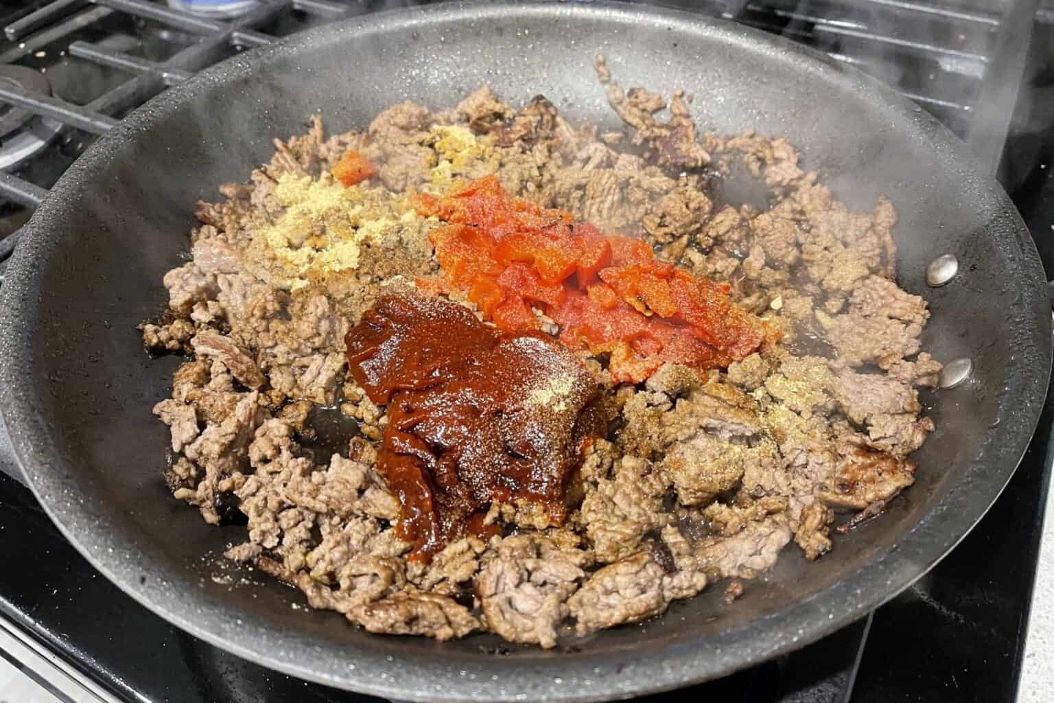 20-Minute Spicy Sesame Ground Beef and Quinoa Bowls